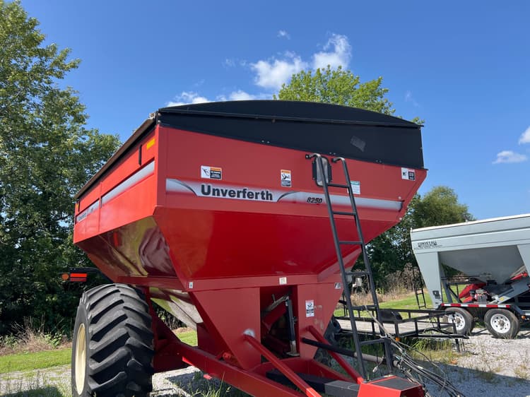 Unverferth 8250 Harvesting Grain Carts for Sale | Tractor Zoom