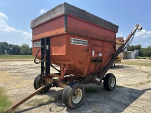 SOLD - Unverferth 235 Lot No. 8085 Harvesting with 265 Bu | Tractor Zoom