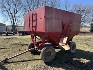 SOLD - Unverferth 175 Lot No. 3604 Harvesting with 175 Bu | Tractor Zoom