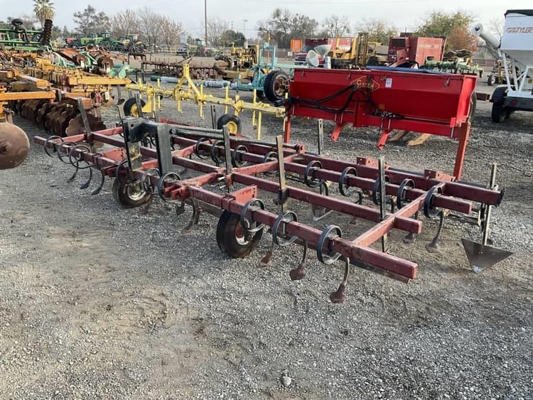 Unverferth Perfecta II Tillage Field Cultivators for Sale | Tractor Zoom