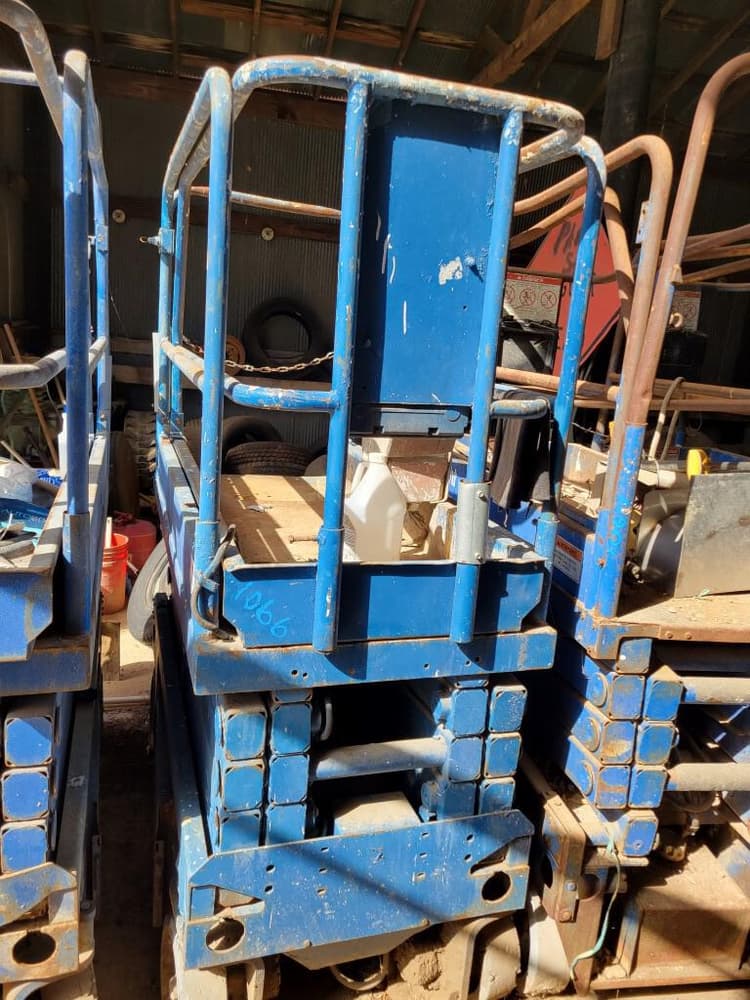 SOLD - Upright MX19 Construction Aerial Lifts | Tractor Zoom