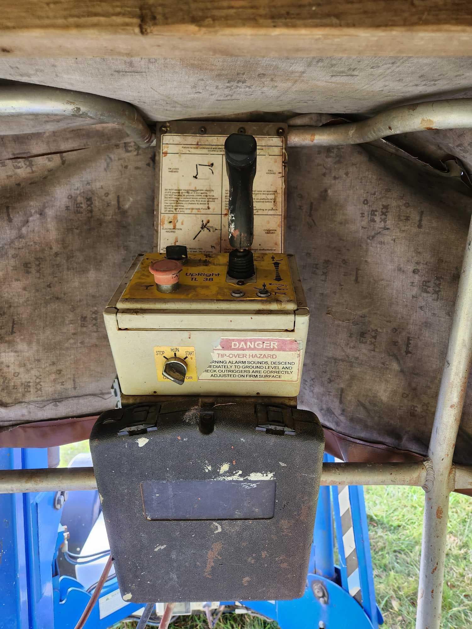 Tractor Zoom - Up-Right TL38