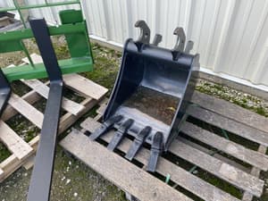 SOLD - Used 2020 John Deere BYT10963-18" HD Bucket w/Teeth Stock No ...