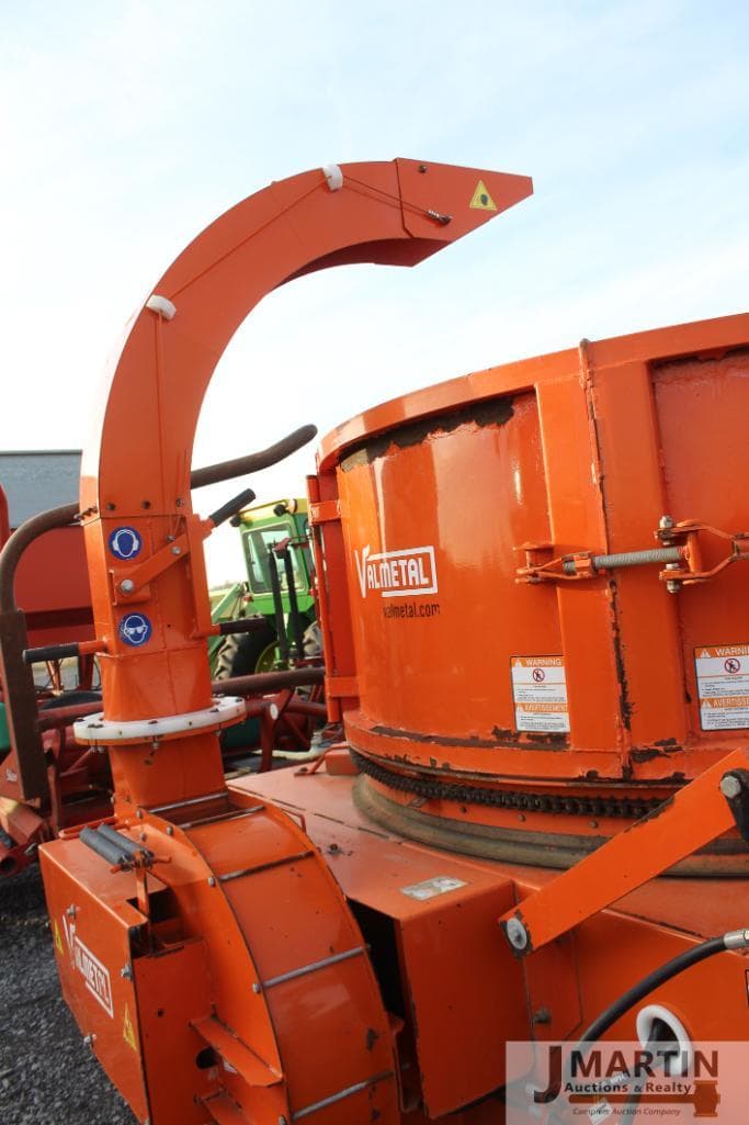 ValMetal 5500 Hay and Forage Bale Processors for Sale | Tractor Zoom