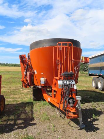 ValMetal V-Mix 400 Hay and Forage Grinders/Mixers for Sale | Tractor Zoom
