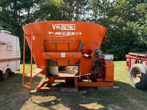 SOLD - ValMetal V-Mix 400 Lot No. 285 Hay and Forage | Tractor Zoom