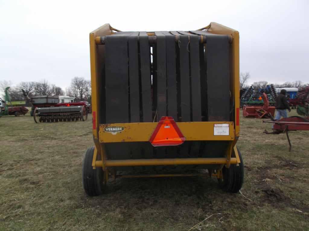 Vermeer 605F Hay and Forage Balers - Round for Sale | Tractor Zoom