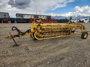 SOLD - Vermeer R-23 Twin Rake, (2) 10' rakes, hyd., jack, P205/175R14 ...
