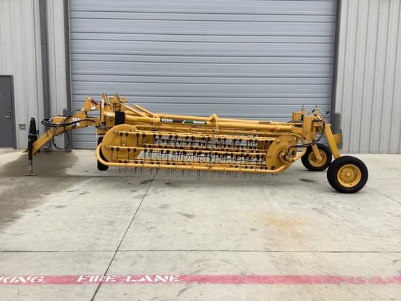 SOLD - Vermeer R2300 Hay and Forage Hay - Rakes/Tedders | Tractor Zoom