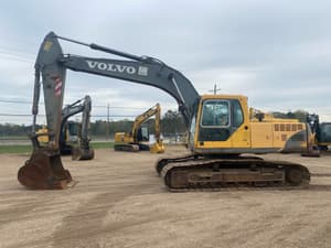 SOLD - Volvo EC240BLC Lot No. 2400 Construction with --- Hrs | Tractor Zoom