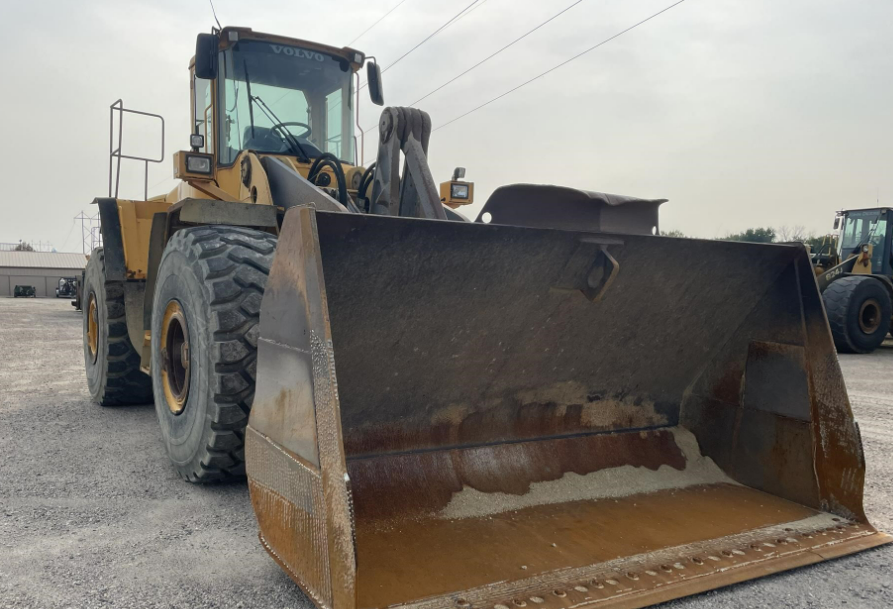 SOLD - Volvo L220E Construction with 29,562 Hrs | Tractor Zoom