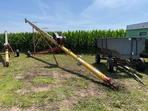 SOLD - Westfield WR80-61 Lot No. 62256 Harvesting with 61 Ft | Tractor Zoom