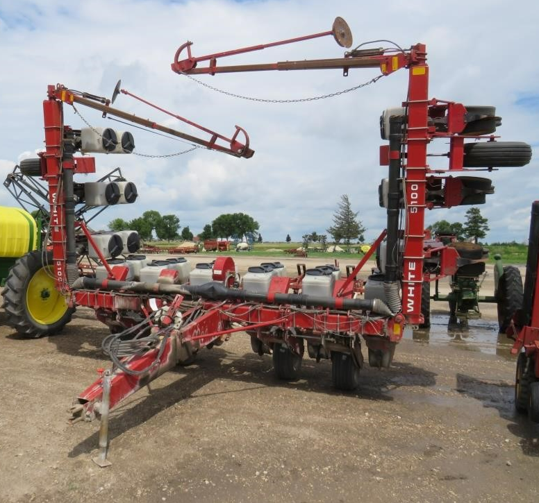 SOLD - White 5100 Lot No. b6027760-1284-11ed-9544-0246304ce823 Planting ...