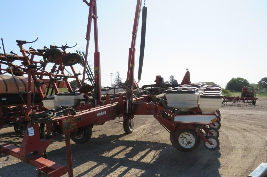 SOLD - White 6100 Lot No. 08d761e8-1285-11ed-9544-0246304ce823 Planting ...