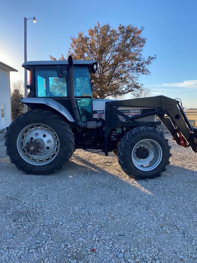 Tractor Zoom - AGCO White 6144