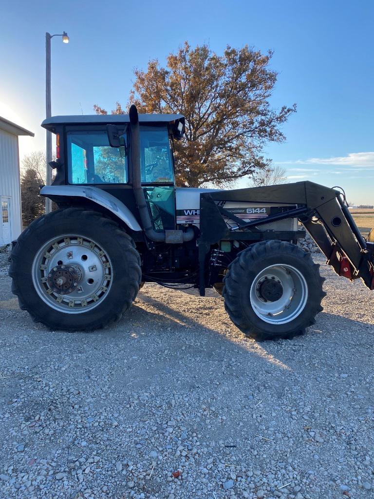 Tractor Zoom - AGCO White 6144