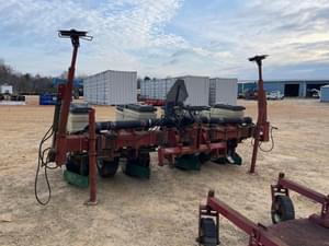 SOLD - WHITE 6700 4 - ROW AIR PLANTER Planting with 4 Rows | Tractor Zoom