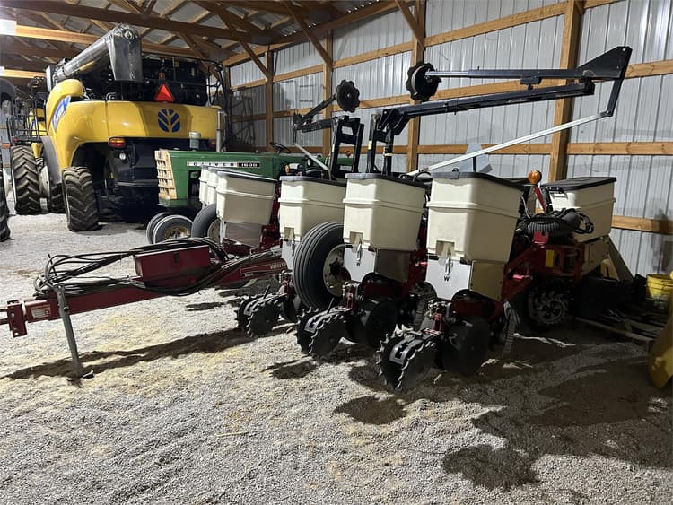 White 8222 Planting Planters for Sale | Tractor Zoom