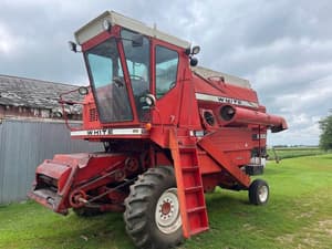 SOLD - White 8600 Lot No. 41C Combines with --- Hrs | Tractor Zoom