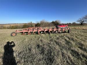 SOLD - Wil-Rich 2900 Lot No. 1639 Tillage with 9 Bottoms | Tractor Zoom