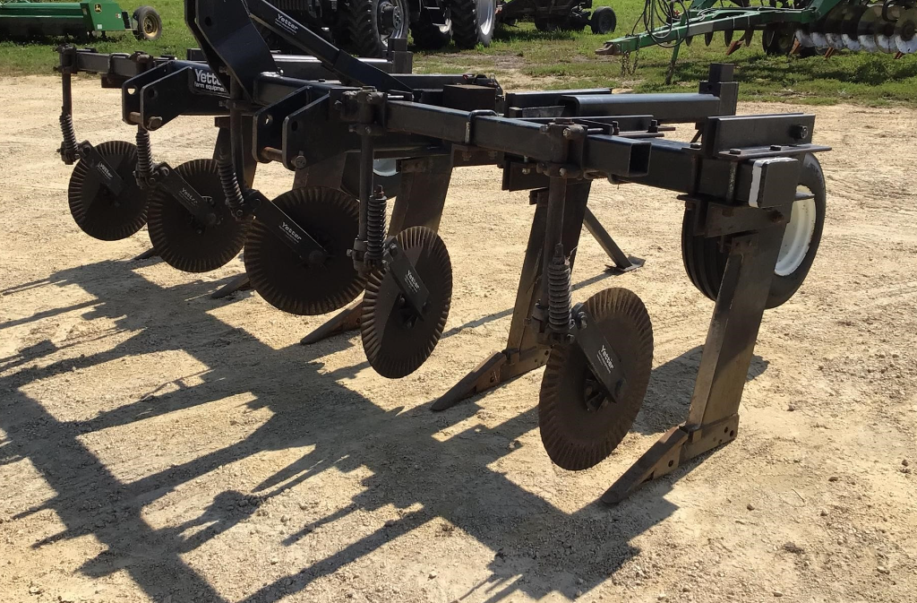 SOLD - Yetter 1011 Tillage with 5 Shanks | Tractor Zoom